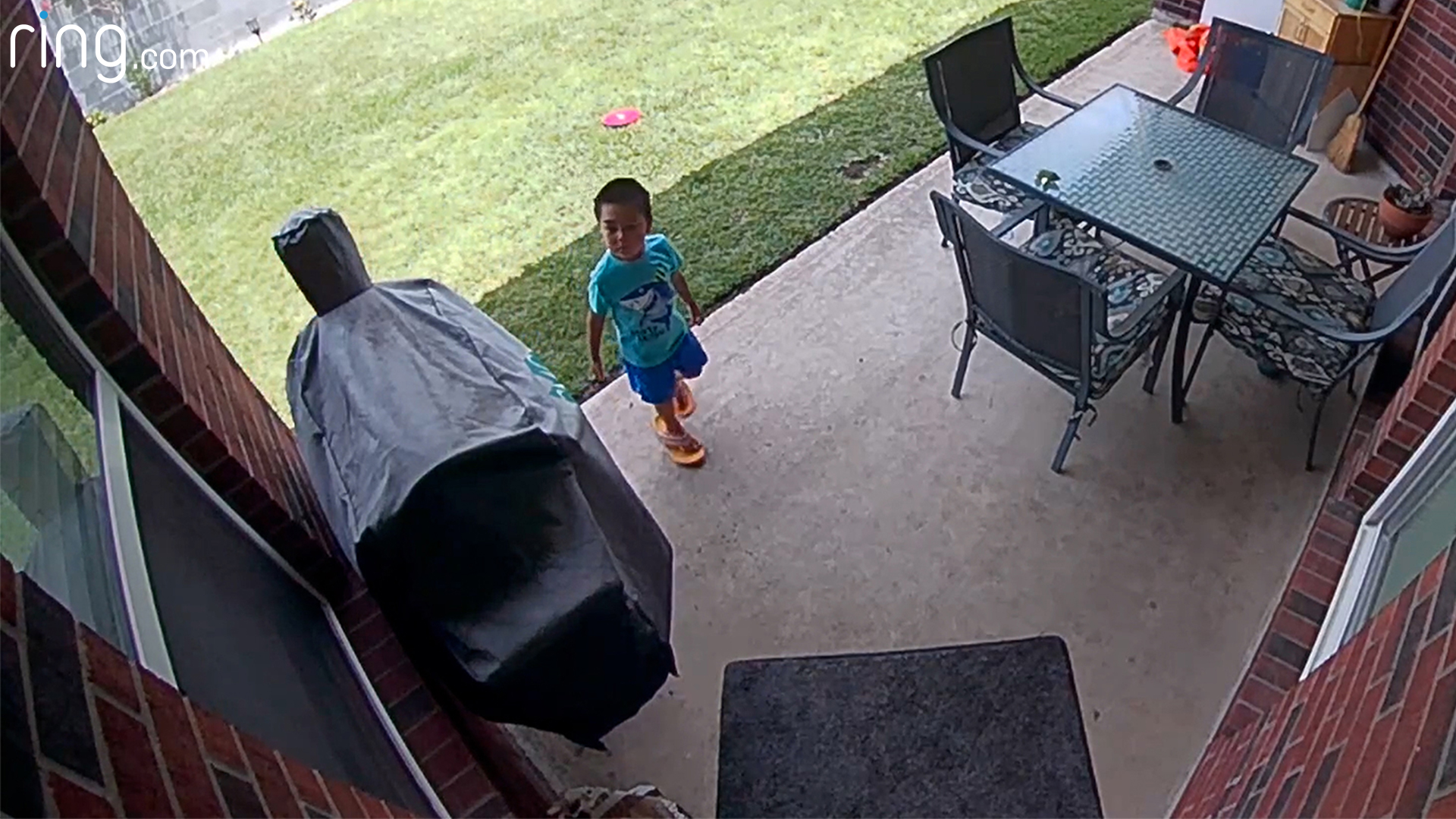 Little Boy's Adorable Reaction When Dad Checks in With Him on a Ring ...